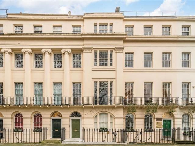 Fitzroy Square, London W1T Studio to rent £1,699 pcm £392 pw