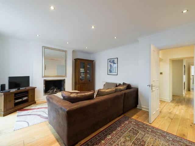 Fitzroy Square, London W1T 1 bed apartment to rent £3,098 pcm £715 pw