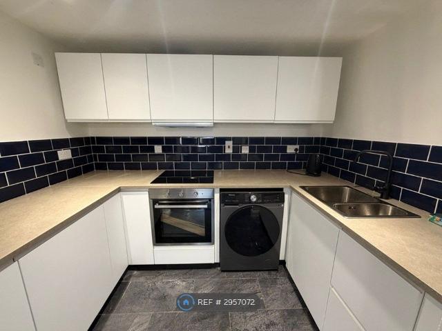 Fitzwalter Place, Dunmow CM6, 1 bed flat to rent, £1,045 pcm | PrimeLocation