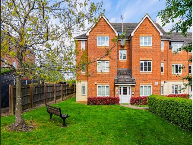 Fitzwilliam Court, Eaton Way, Borehamwood, Hertfordshire WD6, 2 bed flat to rent, £1,800 pcm | PrimeLocation