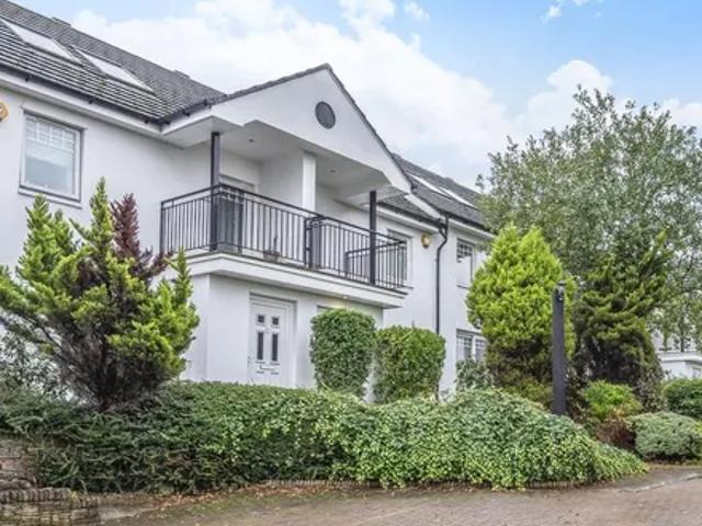Five Oaks Mews, London, BR1 5HZ, United Kingdom | 4 bed townhouse for rent #139265260 | Rentberry