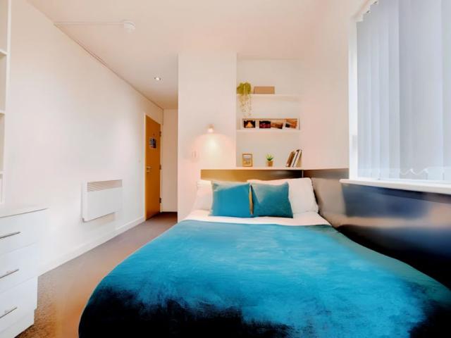 Five bed bronze