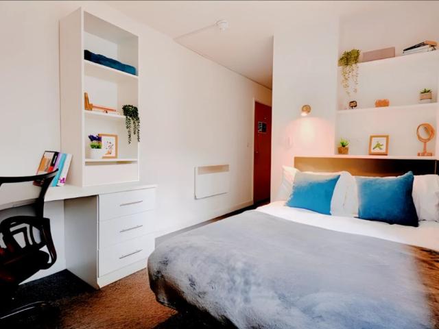 Five bed bronze plus