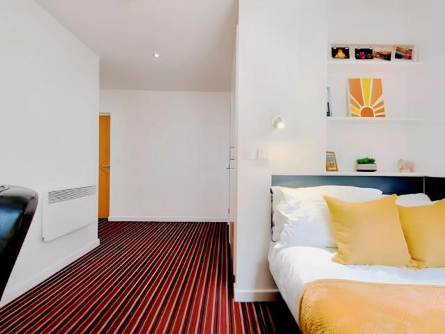 Five bed silver