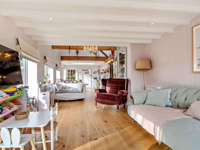 Five bedroom family home with self contained one bedroom annexe