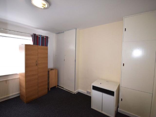 Five bedroom family house ideal for couples £2600