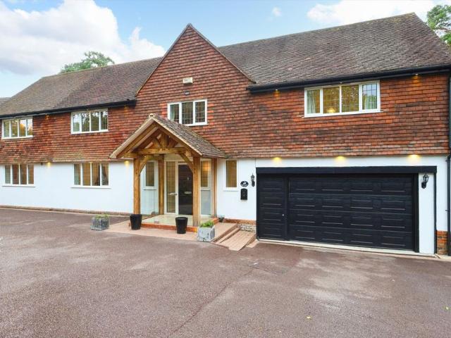 Five bedroom modern family home to let in Cobham, set in a cul de sac and conveniently situated within walking distance of Oxshott station