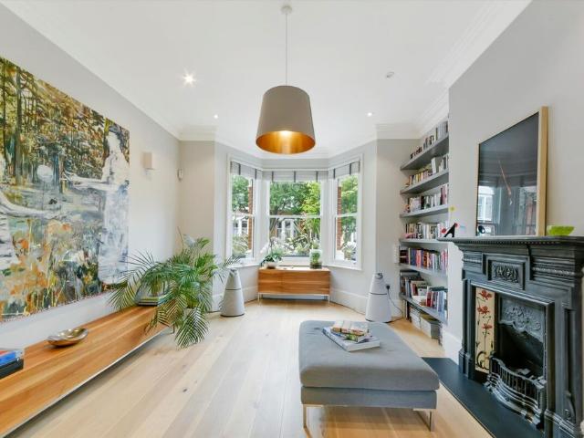 Five Bedroom terraced home in Acton, W3