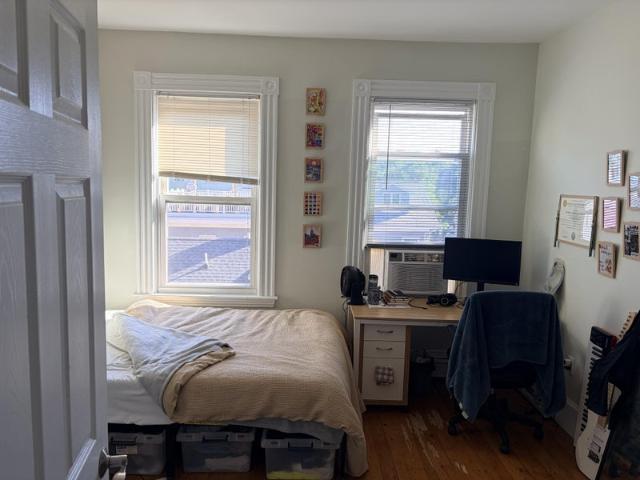 Five Bedroom, Two Bath top floor unit in Cambridge