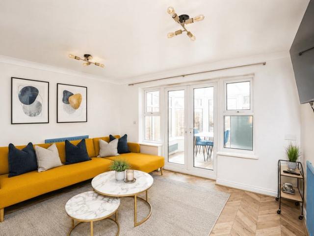 Five double bedroom house available 1st August