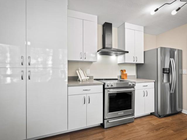 FIVE STAR RATING! Only two rooms left!, Clean