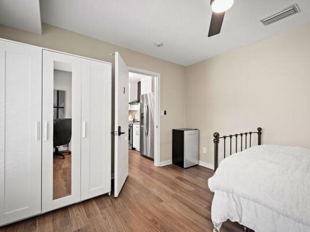 FIVE STAR RATING! Only two rooms left!, Clean, Large Rooms beautifully furnished, close to bus stops, Modern Kitchen ‍, Living Room with TV, Large Backyard, Parking