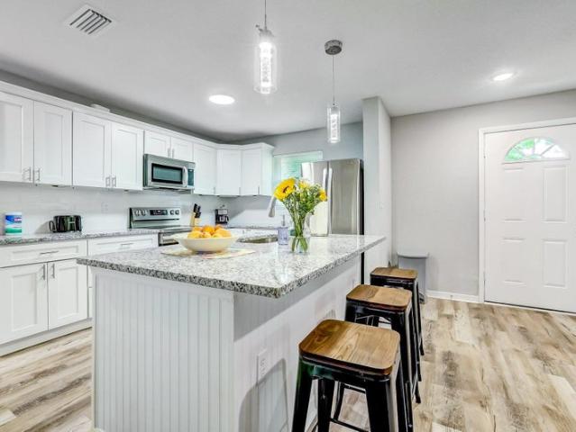 FIVESTAR RATED HOST! Comfy, Modern, Jacksonville