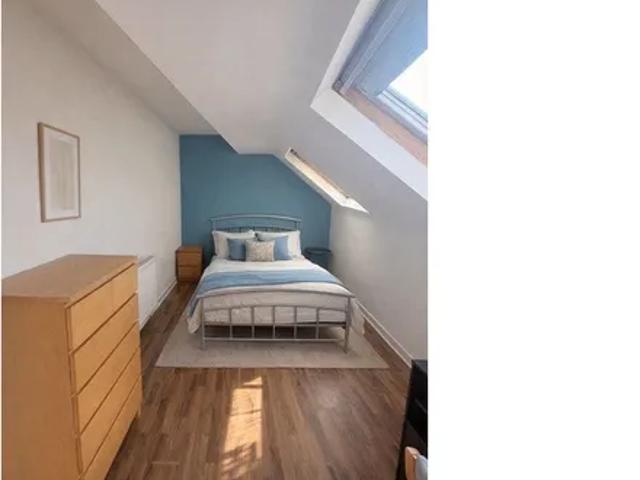 Fiveways Discount Store, 9 Childwall Valley Road, Liverpool, L16 4PB, United Kingdom | Room for rent #166285715 | Rentberry