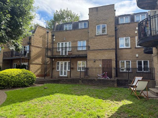 Fontaine Court, 45 High Street, London, London N14, 2 bed flat to rent, £1,850 pcm | PrimeLocation