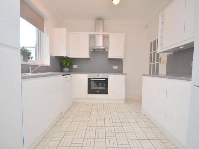 Fontayne Avenue, Chigwell IG7 3 bed semi detached house to rent £2,400 pcm £554 pw