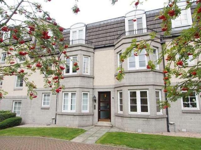 Fonthill Avenue, Top Floor, 2 Bedroom Flat