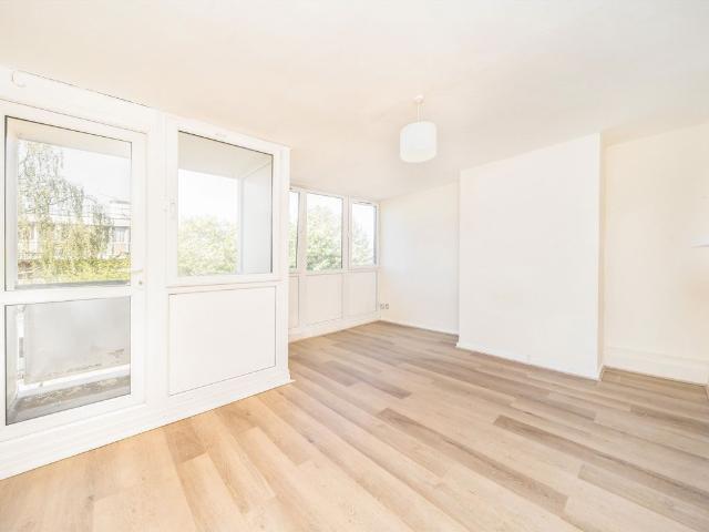 Fontley Way, Roehampton SW15, 3 bed flat to rent, £2,400 pcm | PrimeLocation