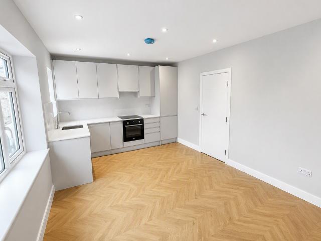 Footscray Road, London SE9, 3 bed flat to rent, £2,200 pcm | PrimeLocation