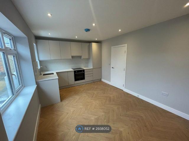 Footscray Road, London SE9, 3 bed flat to rent, £2,200 pcm | PrimeLocation