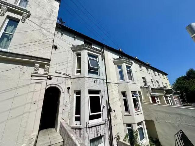 Foord Road South, Folkestone, CT20 1 bed flat to rent £700 p.