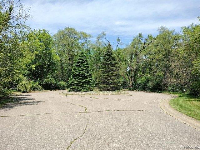 Foal Blvd, Commerce Township, MI 48382
