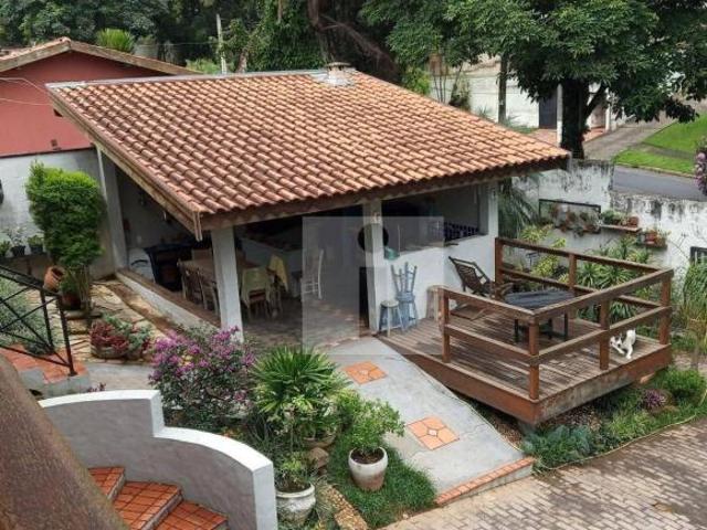 Foco no Sossego: Casa Rústica em Condomínio Fechado com Total Segurança