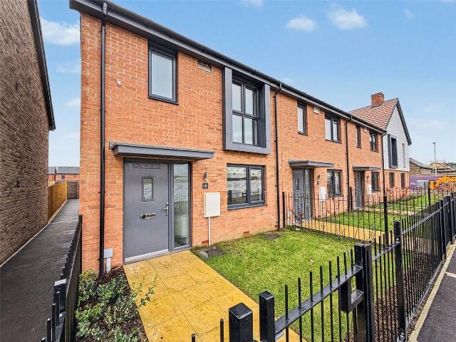 Foley Terrace, Bordon, Hampshire GU35, 3 bed terraced house to rent, £2,000 pcm | PrimeLocation