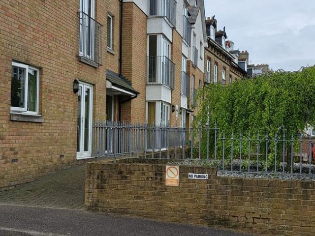 Folkestone Road, Dover CT17, 1 bed flat to rent, £850 pcm | PrimeLocation