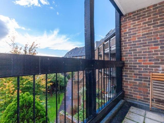 Folly Bridge, Central Oxford 2 bed apartment to rent £1,800 pcm £415 pw
