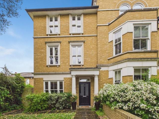 Folly Hill Gardens, Maidenhead, Berkshire SL6, 4 bed semi detached house to rent, £3,000 pcm | PrimeLocation