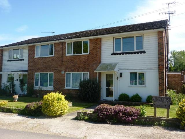 Folly Lane, Holmwood, Surrey RH5, 2 bed maisonette to rent, £1,350 pcm | PrimeLocation