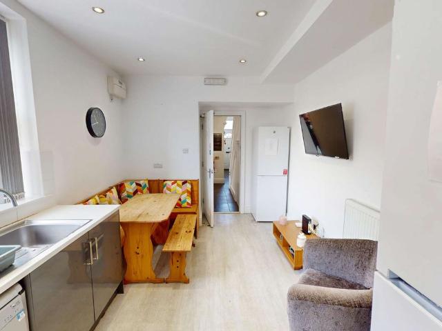 Folly Lane Room 1