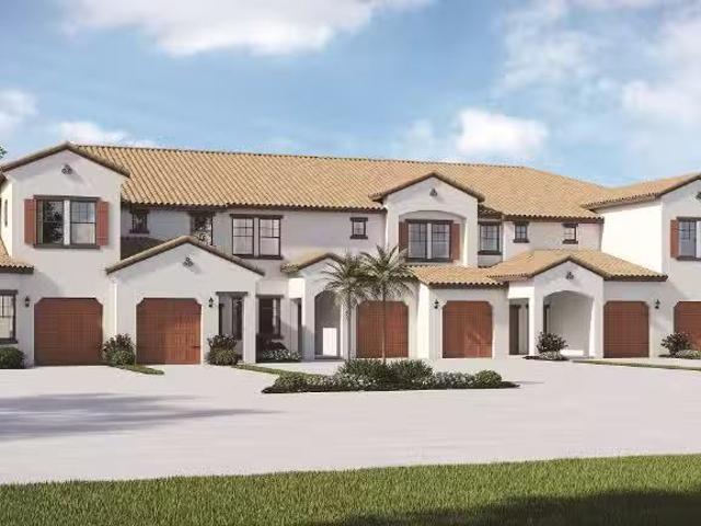 Fort Myers, FULLY FURNISHED, condo in gated resort community.