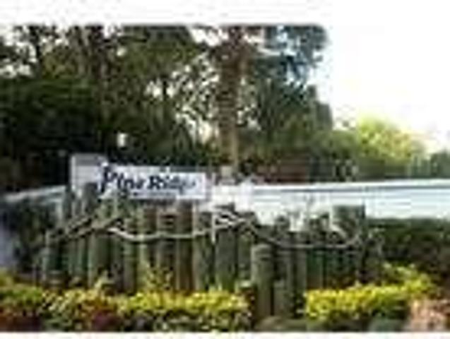 Fort Myers, Great Location, 2 bedroom Condo. Parking Available!