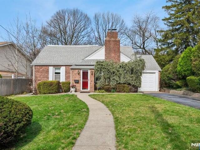 Fort Lee Rd, Leonia, Home For Sale