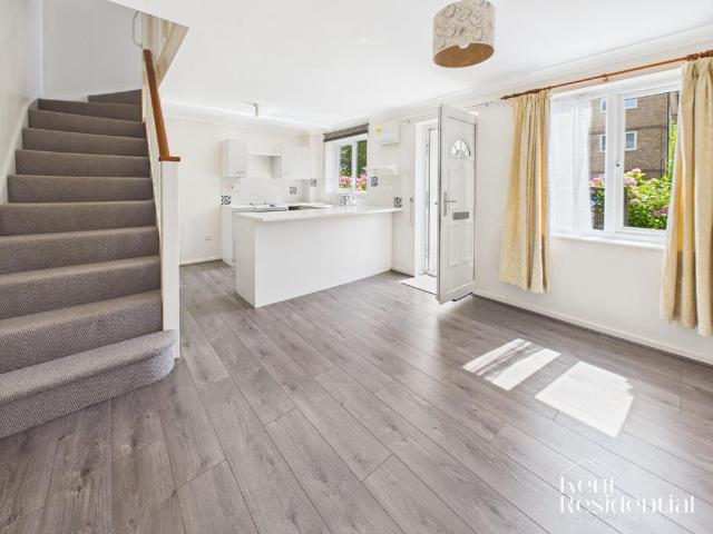 Fort Pitt Street, Chatham, ME4 1 bed end of terrace house to rent £1,075 pcm £248 pw
