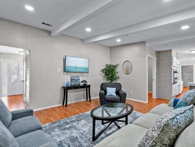 Fort Worth Beauty with Spacious Interiors and a Pe