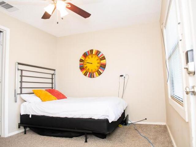 Fort Worth House with Workspace. Comfortable & spacious
