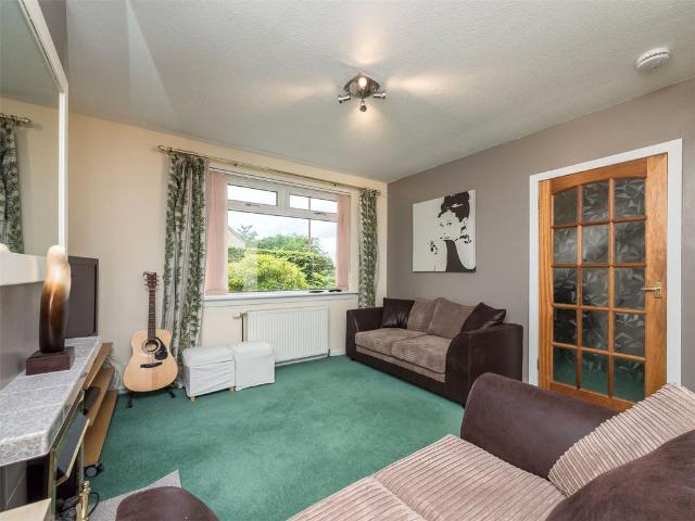 Forthview Crescent, Edinburgh, EH14 2 bed terraced house to rent £1,280 pcm £295 pw