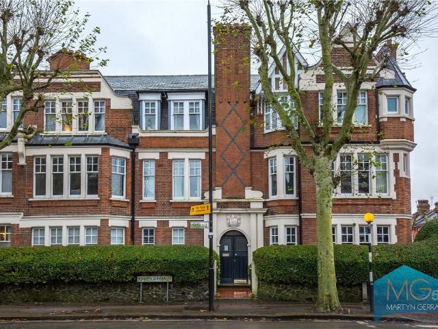 Fortis Green, London N10, 3 bed flat to rent, £2,400 pcm | PrimeLocation