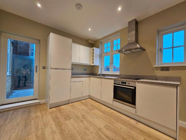Fortis Green N2, 1 bed flat to rent, £1,777 pcm | PrimeLocation