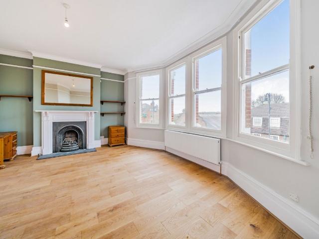 Fortis Green Road, London N10, 3 bed flat to rent, £2,700 pcm | PrimeLocation