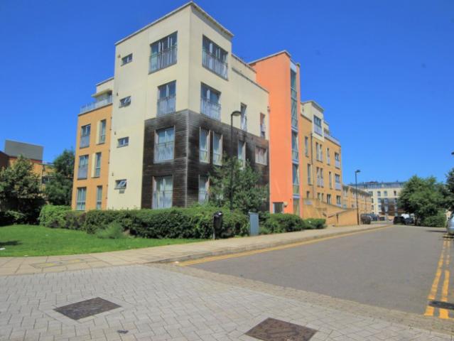 Fortune Avenue, Edgware, HA8