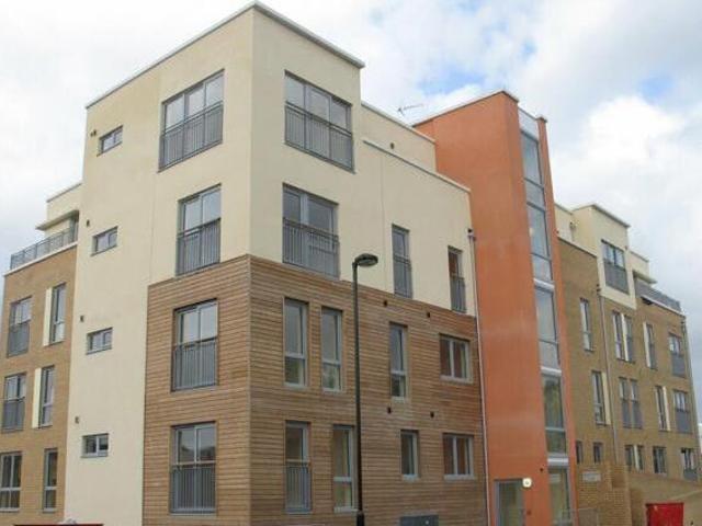 Fortune Avenue, Edgware, 3 Bedroom Flat