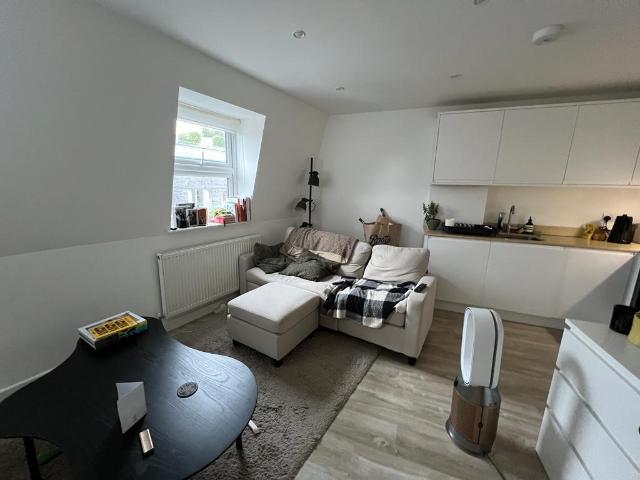 Fortune Green Road, London NW6 1 bed apartment to rent £1,950 pcm £450 pw