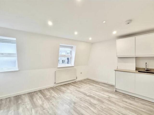 Fortune Green Road, London NW6 1 bed flat to rent £1,950 pcm £450 pw