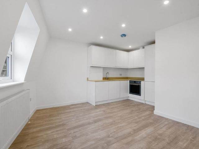 Fortune Green Road London NW6 1 bed flat to rent £1,950 pcm £450 pw
