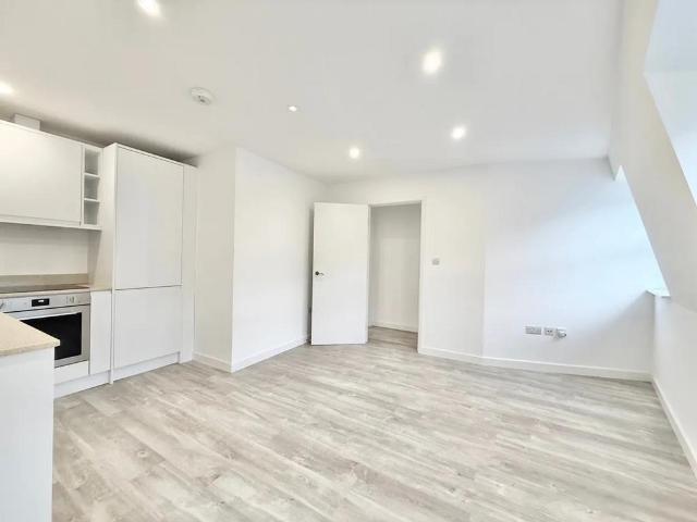 Fortune Green Road, London NW6 1 bed flat to rent £2,000 pcm £462 pw