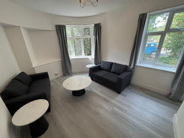 Fortune Green Road, London NW6 2 bed flat to rent £2,350 pcm £542 pw